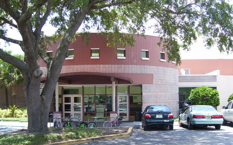 Locations Hub - Dover Shores Community Center and Pool